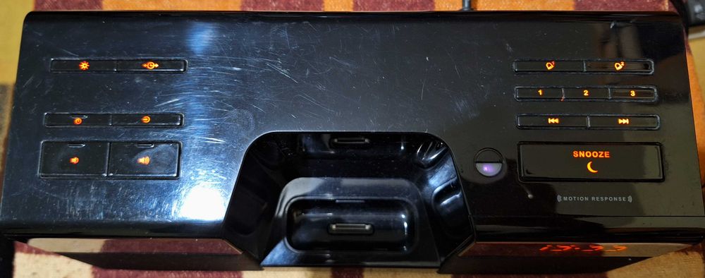 Logitech Pure-Fi Anytime radio-clock-iPhone dock Iasi • OLX.ro