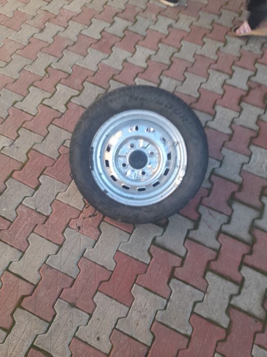 Jante Matiz 5 bucăți...Capace roti pe 16 Duster Focsani • OLX.ro