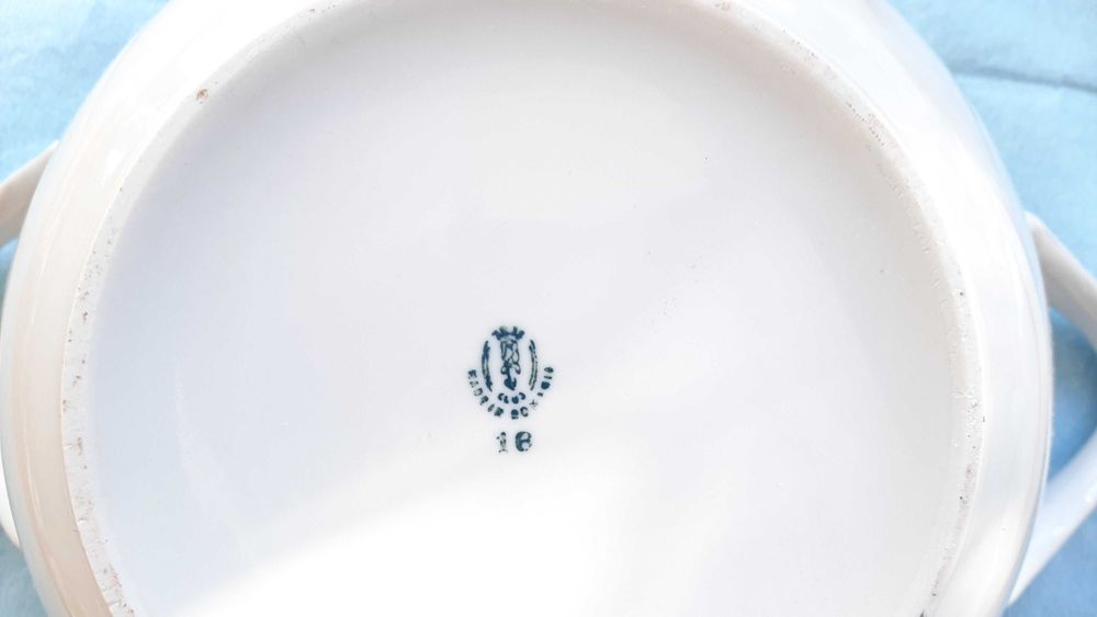 2 x seturi vase de servit, portelan pictat manual, Romania Cluj-Napoca ...