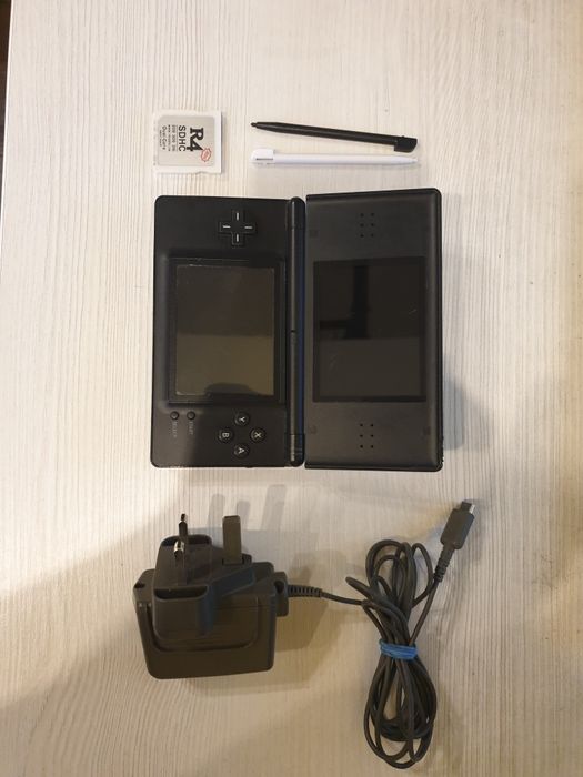 Nintendo ds lite cu card r4 modat si 32gb Ghimbav • OLX.ro