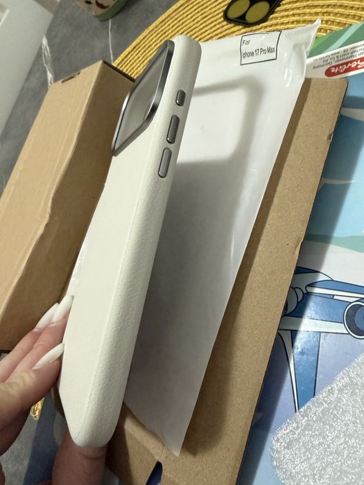 Husa iphone 17 pro max Harsova • OLX.ro