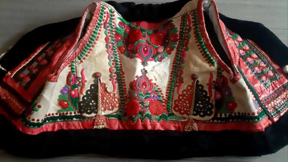 Cojoc popular - marimea M Oradea • OLX.ro