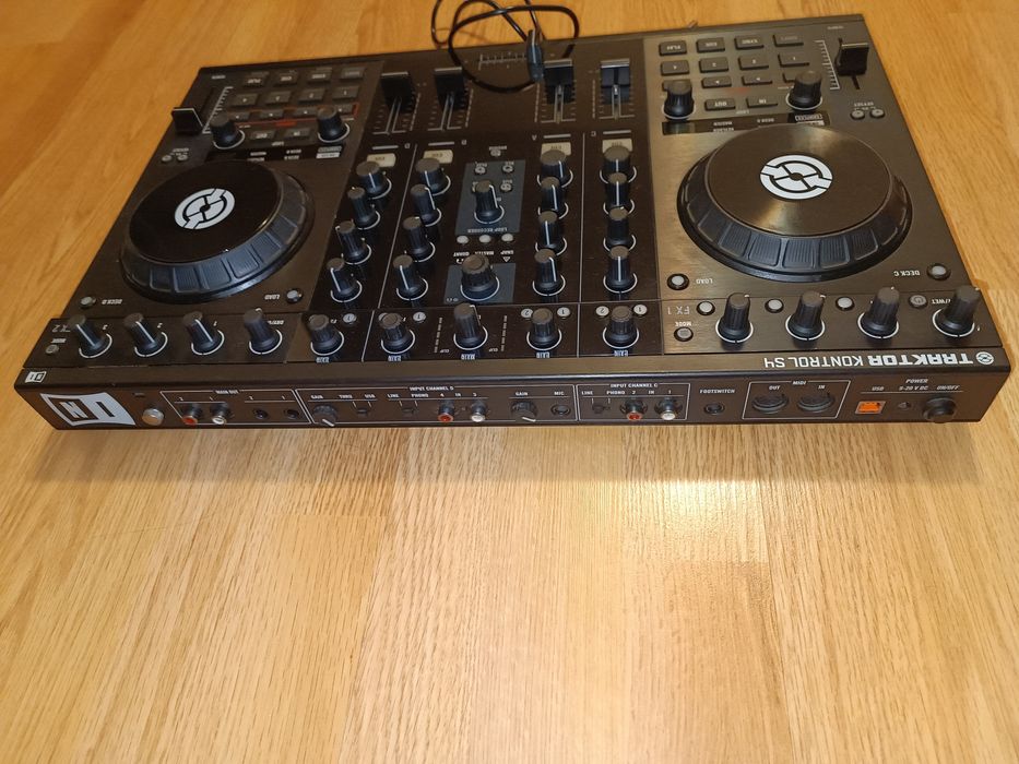 Consola / controller DJ Traktor S4 MK1 Bucuresti Sectorul 3 • OLX.ro