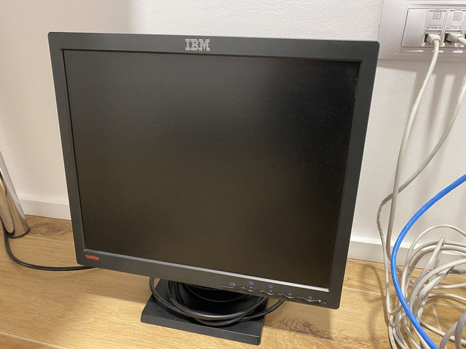 Monitor IBM 4:3 14’’ Brasov • OLX.ro
