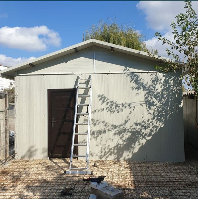 Garaj auto pe structură metalică panouri sandwich Suceava • OLX.ro