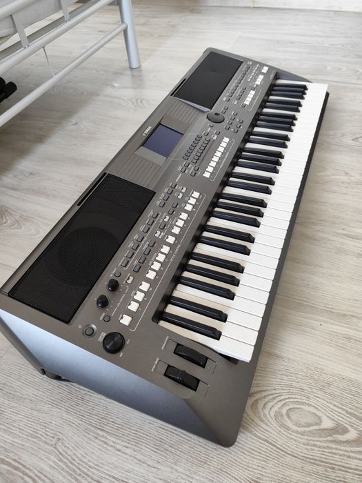 Yamaha PSR S670 cu ritmuri și tonuri românești Timisoara • OLX.ro