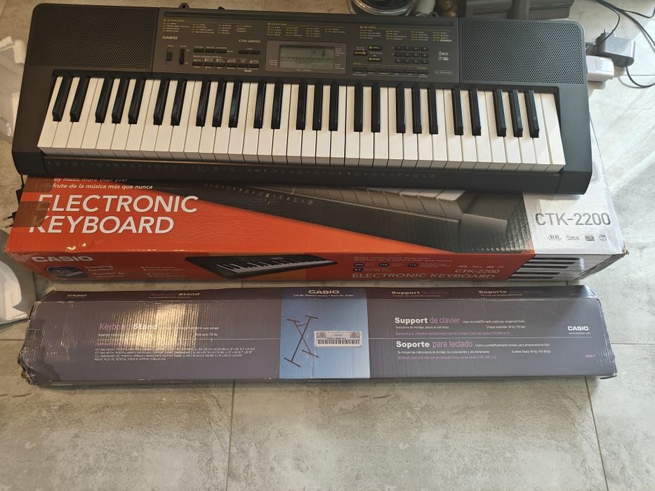Orga Casio CTK-2200+stand. Simnicu de Jos • OLX.ro