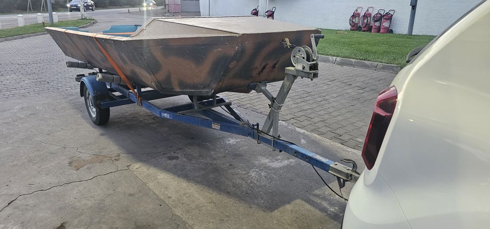 Barca jon boat cu peridoc înscris Buzau • OLX.ro