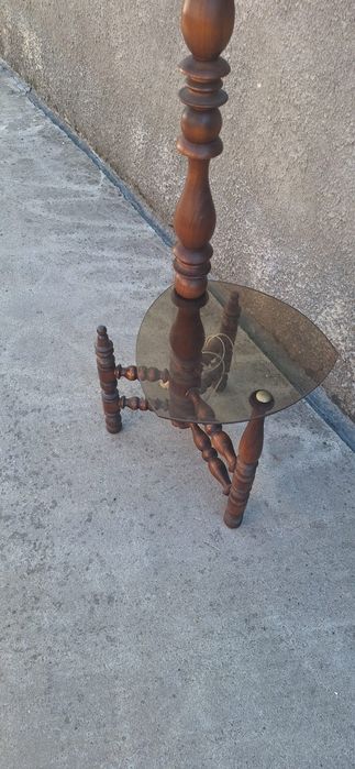 Lampadar podea vechi lemn Popesti-Leordeni • OLX.ro