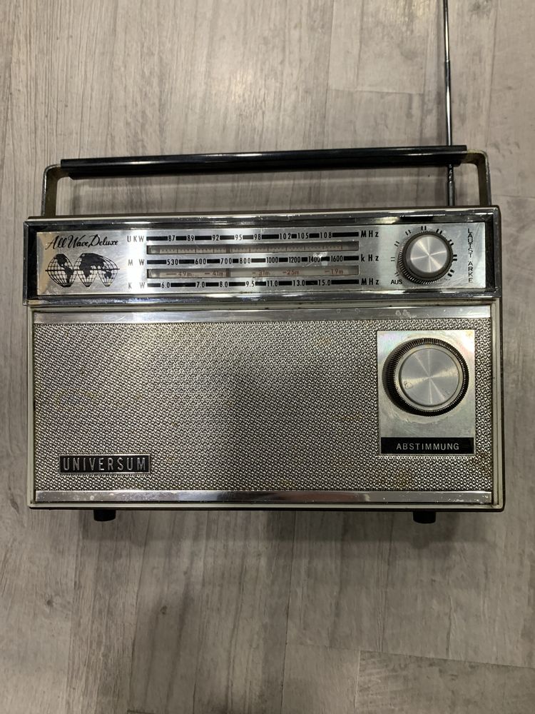 Транзистор , радио SANYO UNIVERSUM 1968 модел All Wave Deluxe 8U-605E ...