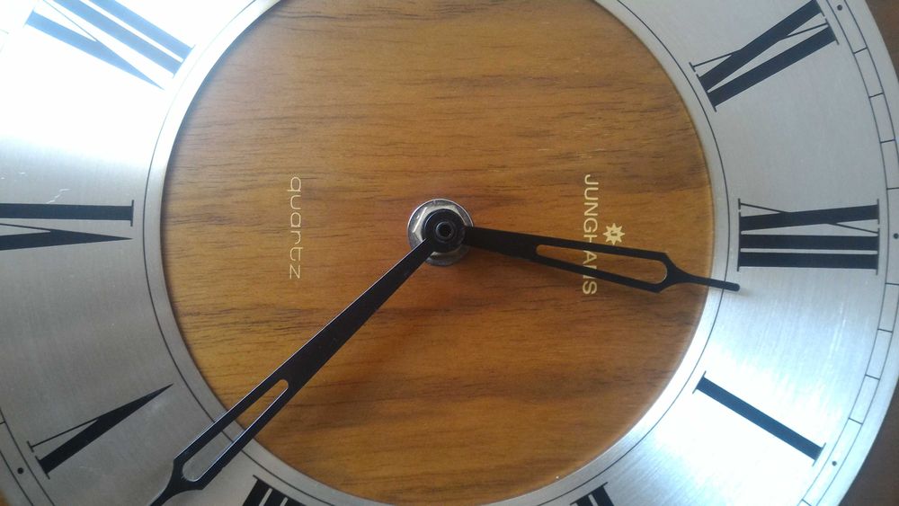 Ceas de perete radio comandat,de exterior Junghans, lemn masiv 30X30cm ...