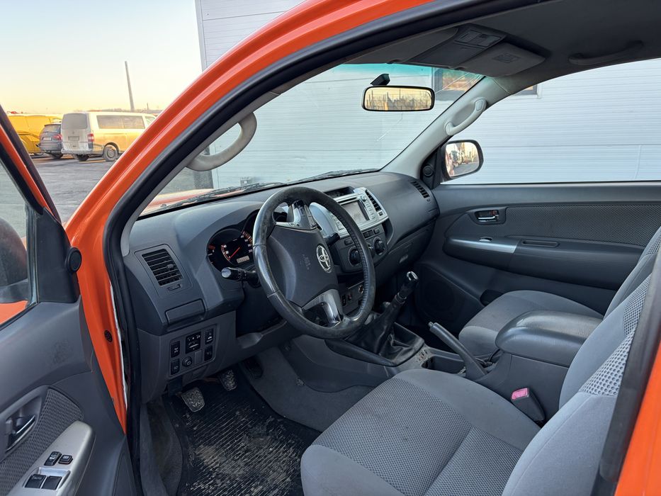 Toyota Hilux 2.5D 4x4 Pickup Suceava • OLX.ro