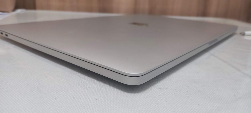 Macbook Pro 16" 2019 Core i7 2.6Ghz, 16GB RAM, 512GB SSD Iasi • OLX.ro