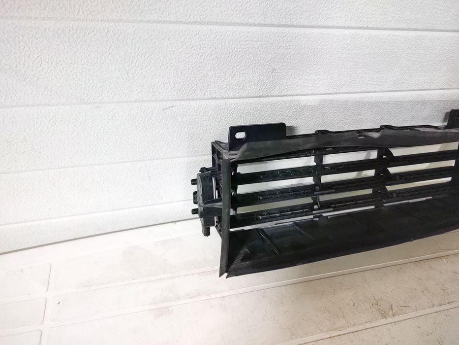 Grila activa , volet Sandero,Logan ,jogger cod 214f60895R Bascov • OLX.ro