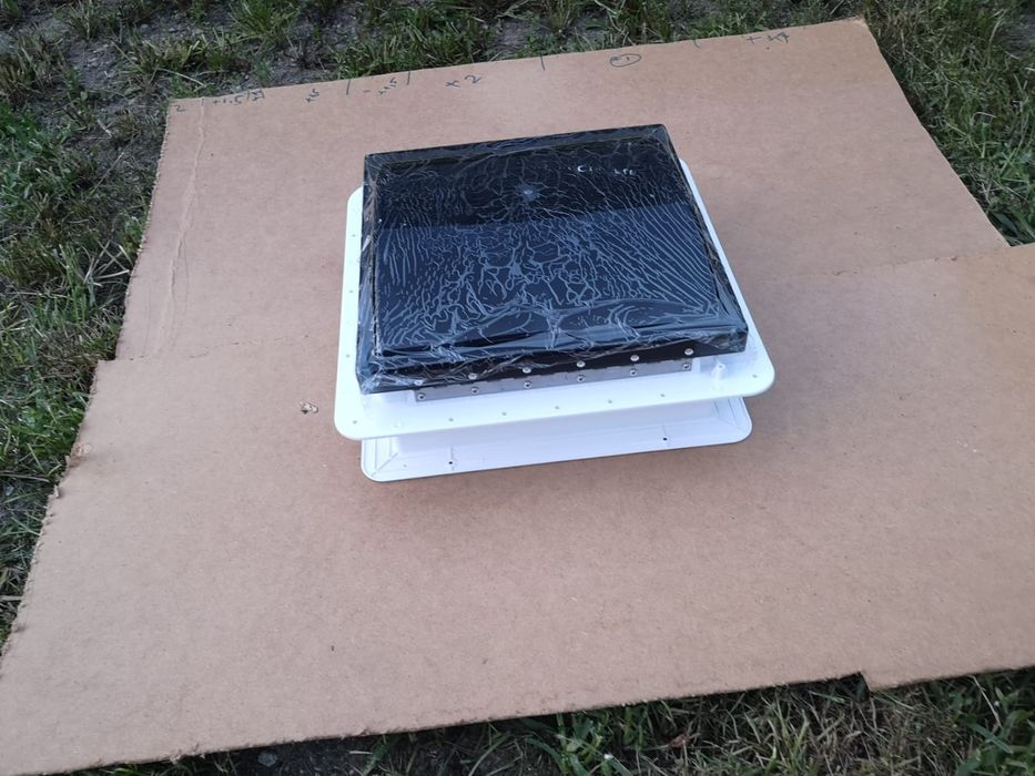 Trapa NOUA cu ventilator 12 V rulota autorulota RV 40x40 cm IN-OUT Air ...