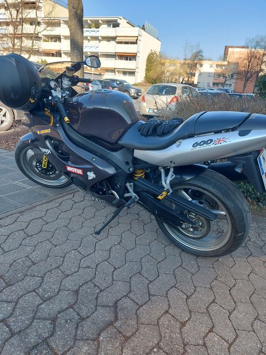 Triumph TT 600.. Caracal • OLX.ro