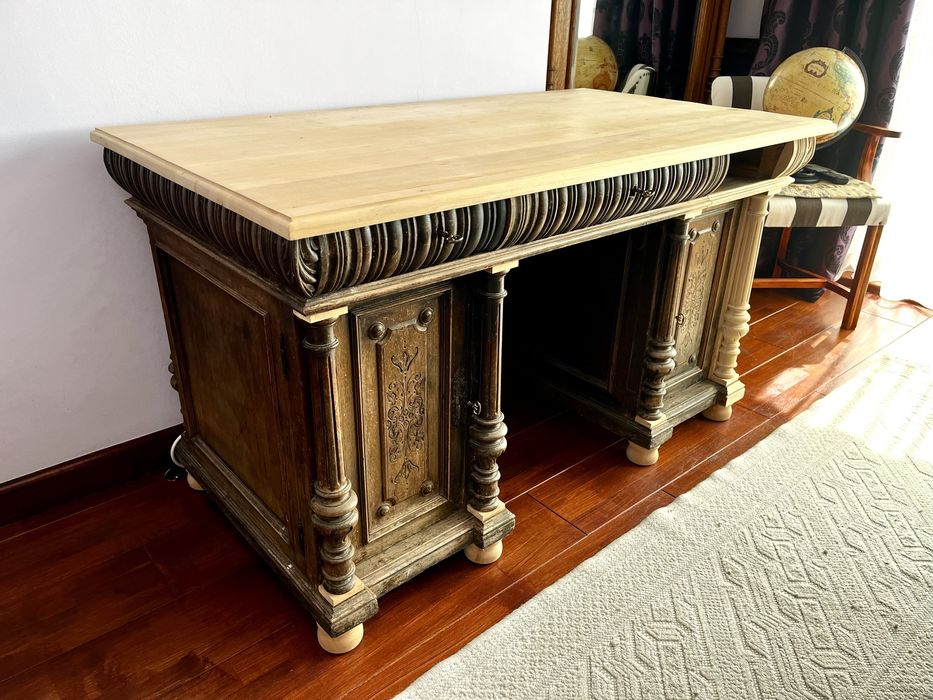 Birou vechi din lemn masiv sculptat restaurat partial Mosnita Noua • OLX.ro