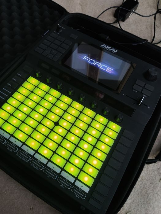 Akai Force + Plug-ins, UDG case si SSD Cluj-Napoca • OLX.ro