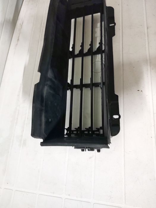 Grila activa , volet Sandero,Logan ,jogger cod 214f60895R Bascov • OLX.ro