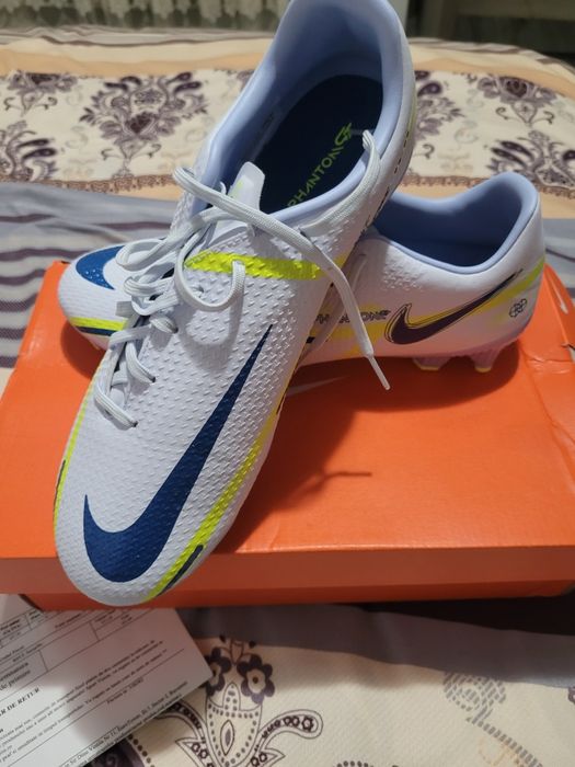 Ghete fotbal NIKE 42,5 Bucuresti Sectorul 6 • OLX.ro