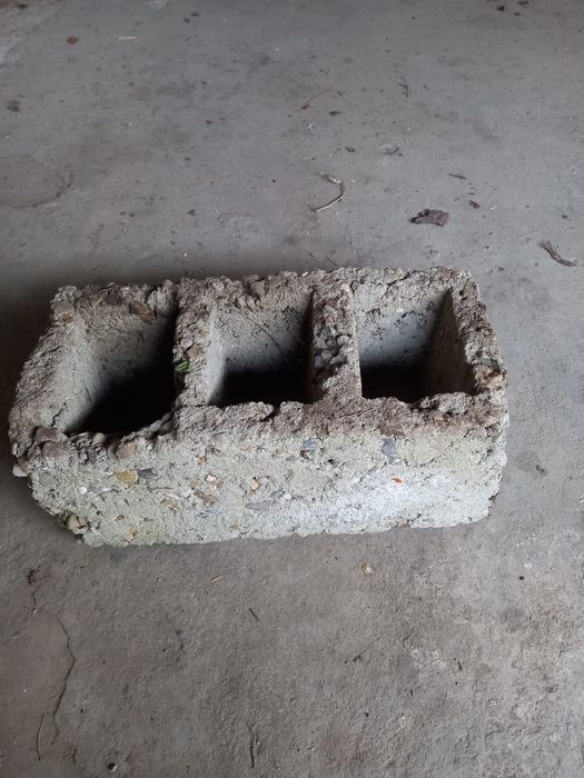 Vand caramida mare , mica si boltari Mizil • OLX.ro