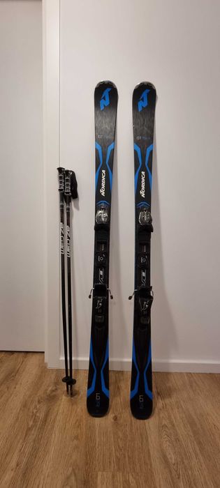 Vand echipamament ski (costum schi, skiuri, accesorii, clapari ski ...