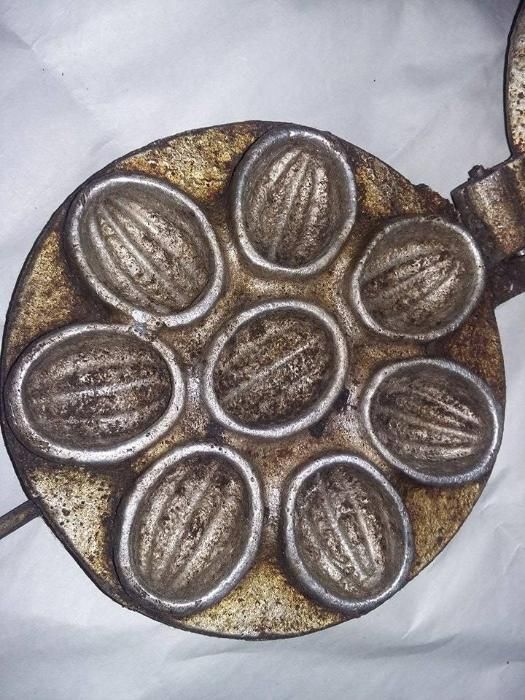 Forma/matrita veche de prajituri NUCI,Fagure,nuci,saratele,ciupercute ...