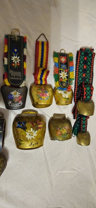 Vand talangi si clopote vechi de colectie. Vezi cele 8 poze atasate ...