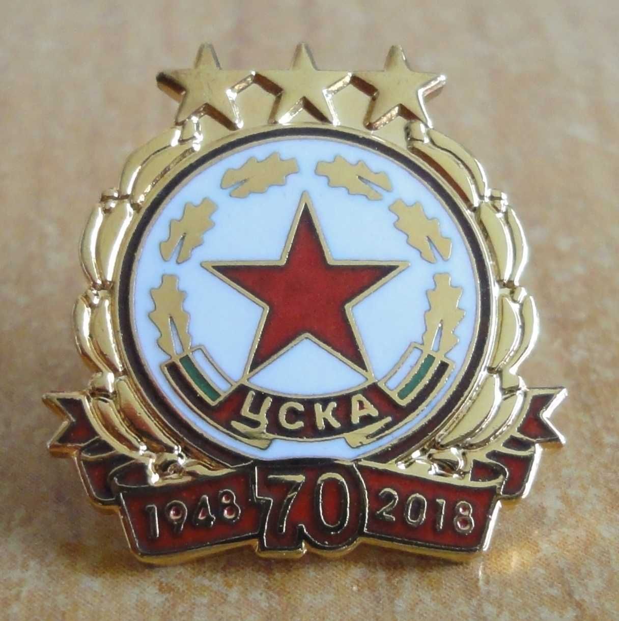 Футболна значка ЦСКА - 70 години гр. София Докторски паметник • OLX.bg