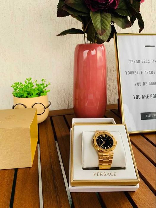Ceas Versace - Greca Logo Gold and Black Quartz Vaslui • OLX.ro