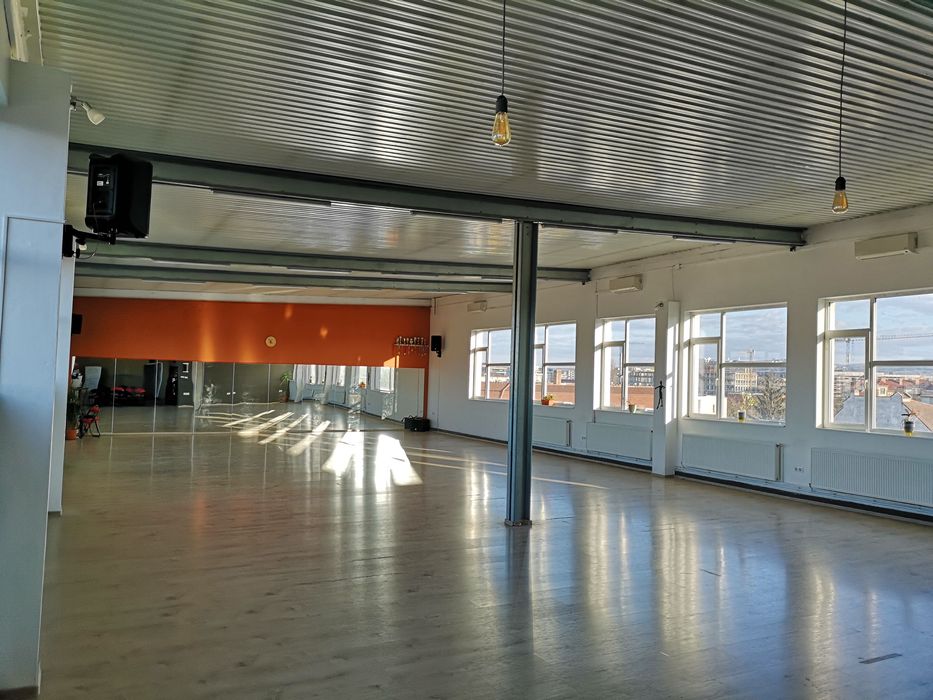 Ofer Spre Inchiriere spațiu in Piață Abator / Central Cluj-Napoca • OLX.ro