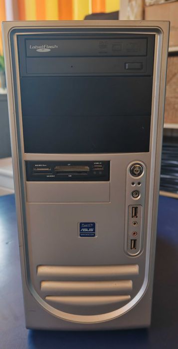 Calculatoare unitate desktop vechi (PC) pt.piese, sau pt.colectionari ...