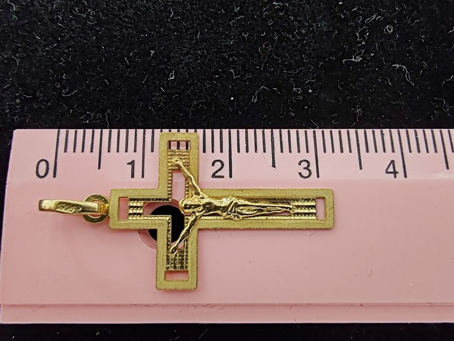 Pandantiv model cruciuliță aur 18k Gr 0,84 cod unic 201 Bucuresti ...