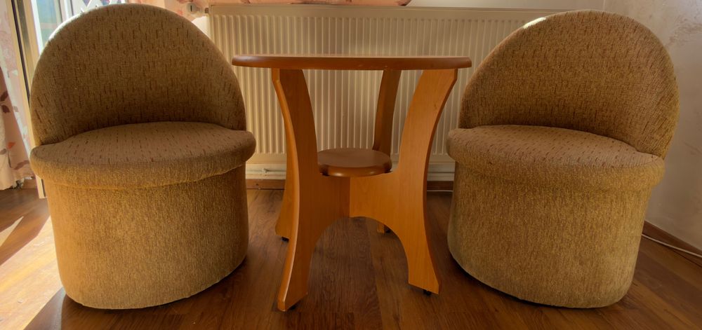 Tabureti cu masa de cafea din lemn Predeal • OLX.ro