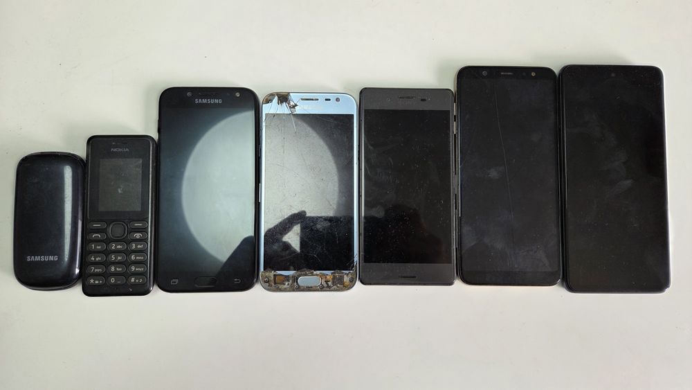 Lot telefoane vechi pentru piese / colecționari – Samsung, Nokia, Sony ...