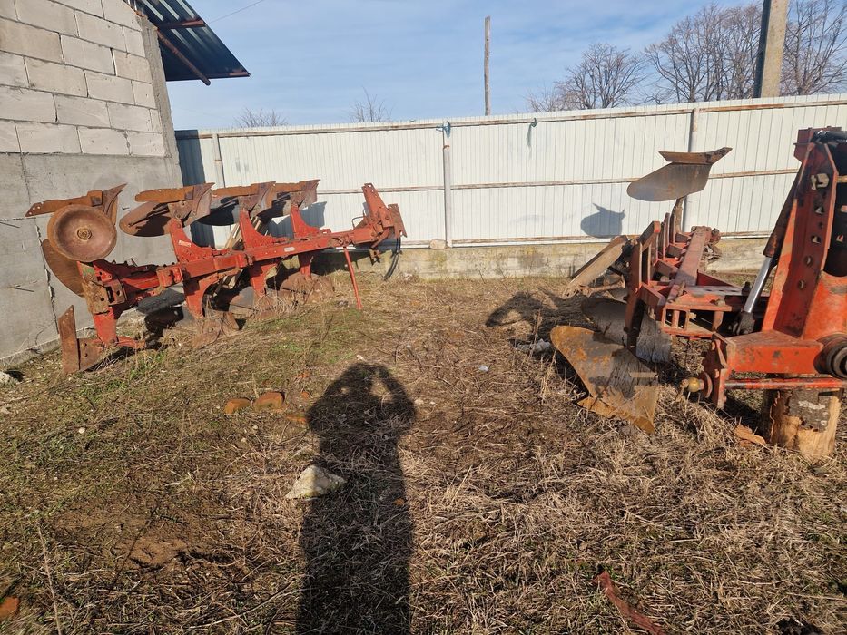 Vand 2 pluguri agricole Tufeni • OLX.ro