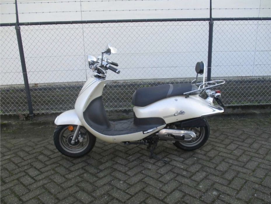 Vând Scuter Retro Sym Celio 45 kmh Oradea • OLX.ro