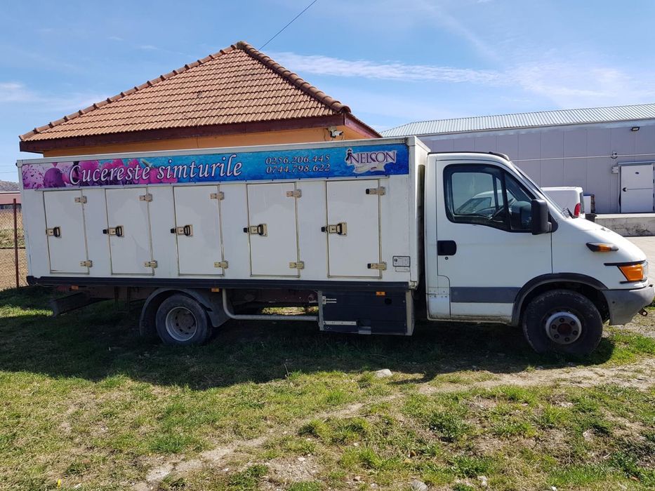 Vand 3 camioane frigorifice pentru transport de înghetata și congelat ...