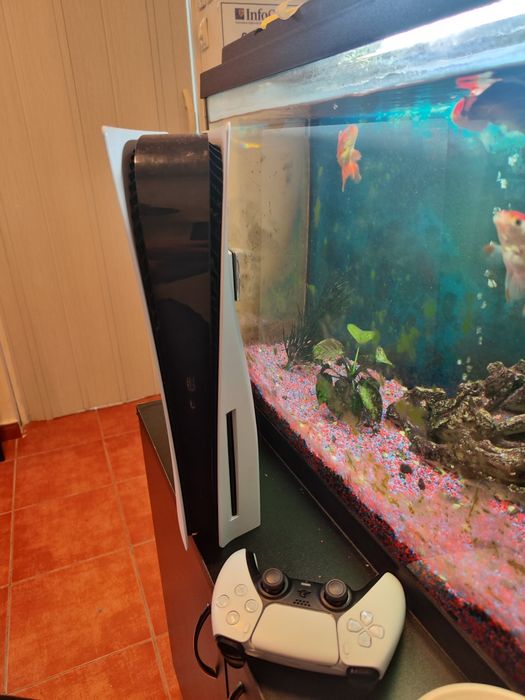 Play Station 5, PS 5, disc, stare super buna Rosu • OLX.ro