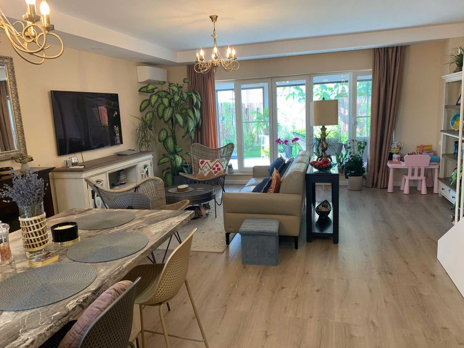 Vila Cosmopolis P+1+M Tunari • OLX.ro