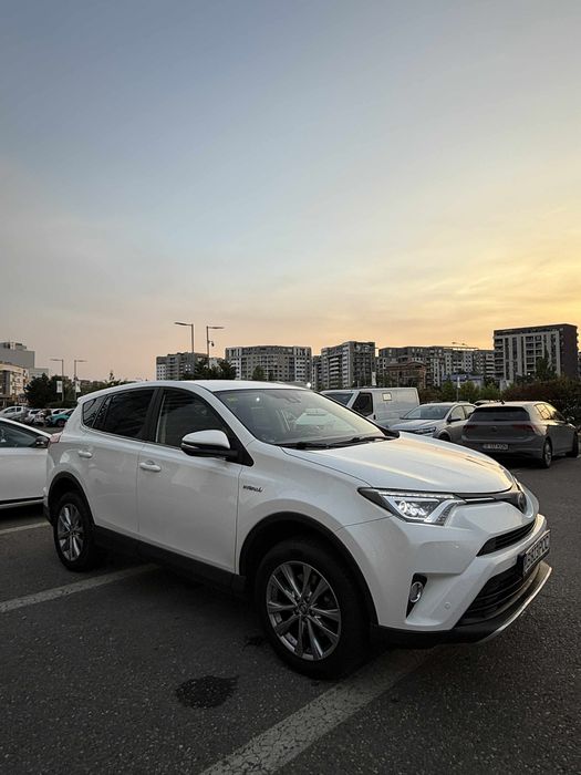 Toyota Rav4 - 2.5 HYBRID 197 CP - Alb Perlat Bucuresti Sectorul 6 • OLX.ro