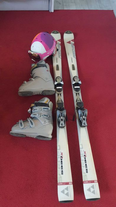 Echipament ski (ski+clapari+casca) Timisoara • OLX.ro