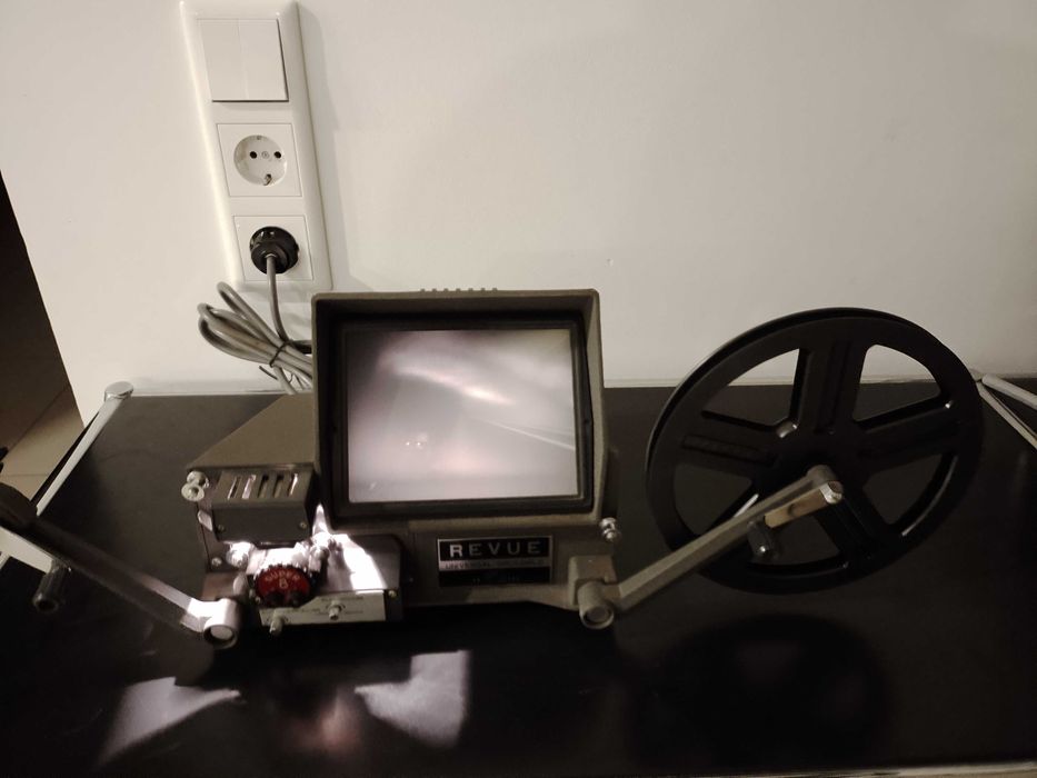 Proiector/Editor film 8 mm REVUE UNIVERSAL + CADOU - ideal Pasionati ...