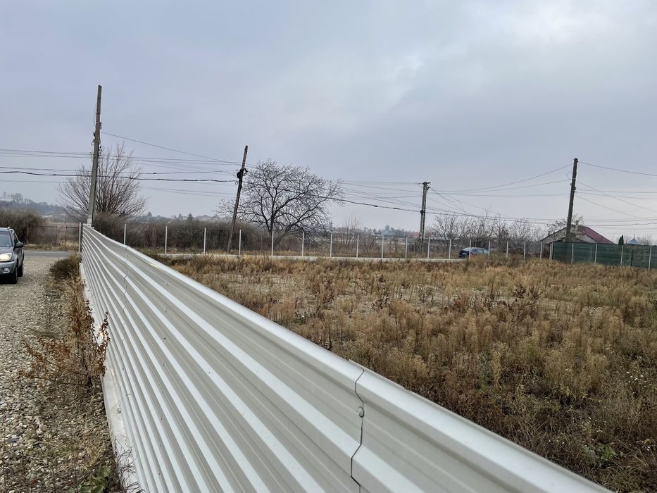 Teren intravilan Brosteni • OLX.ro