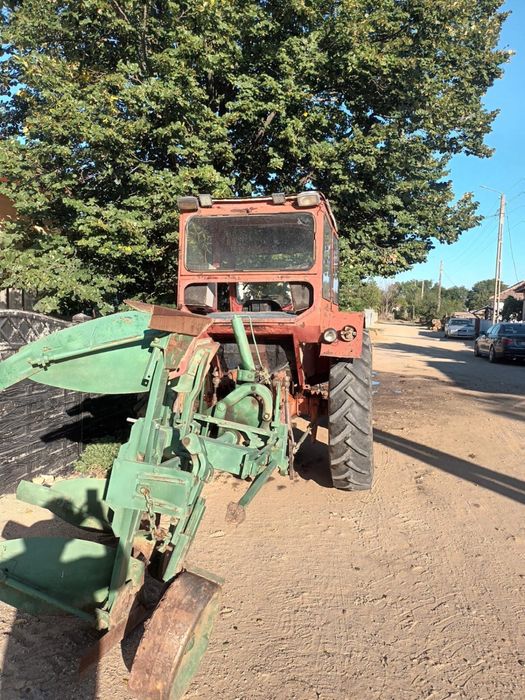 Vand tractor u650 inpreuna cu plug 2 brazde reversibil Craiova • OLX.ro