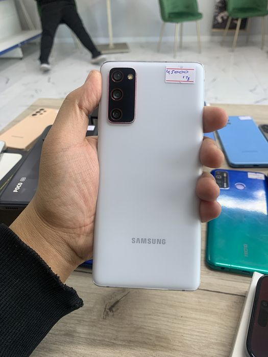 Samsung Galaxy S20FE 128Gb - Мобильные телефоны / смартфоны Шымкент на Olx