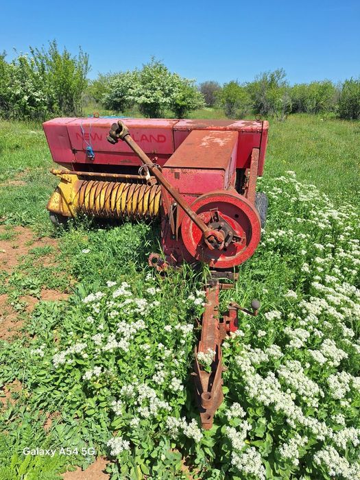 Presa de baloti New Holland 276 Craiova • OLX.ro