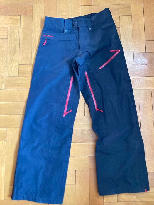 Pantaloni trekking damă Norrona Narvik, Goretex, Softshell Brasov • OLX.ro