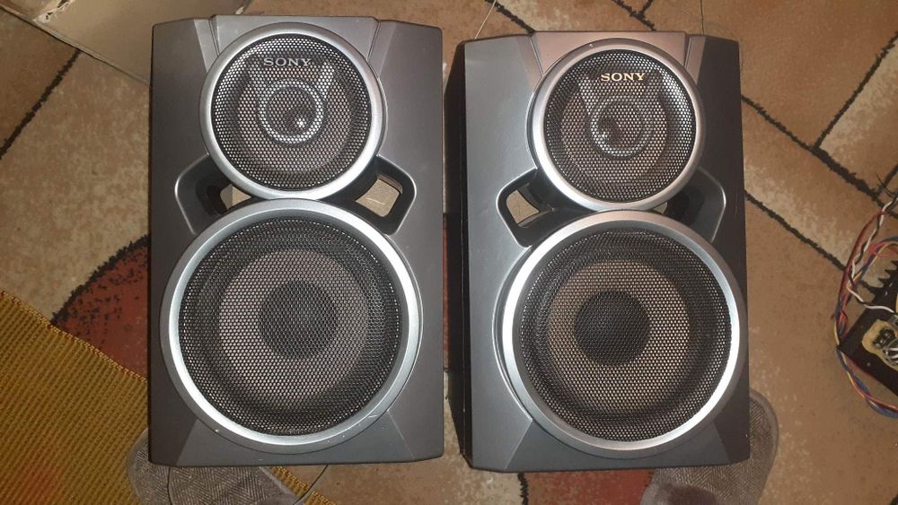 De vanzare boxe sony provin de la o combina se vând cu proba pret fixx ...