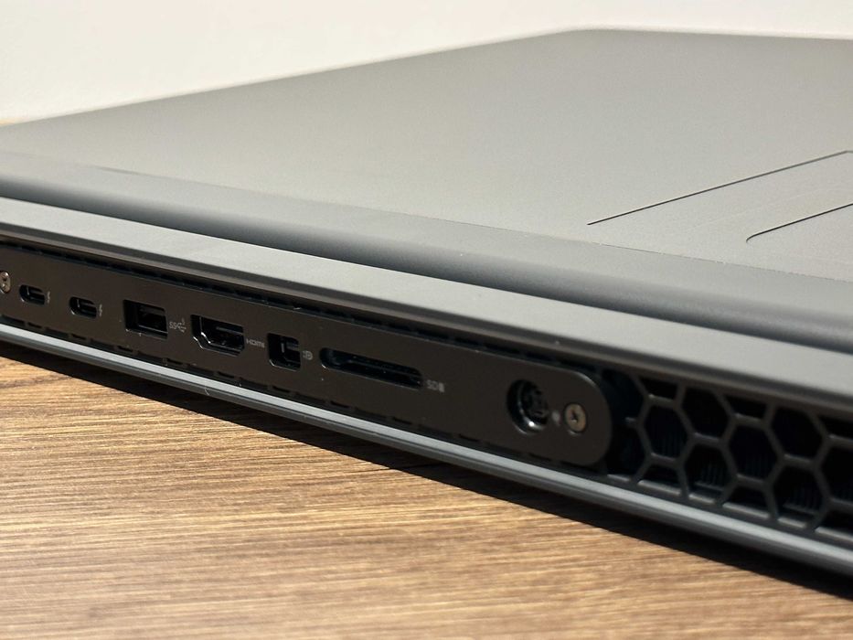 Dell Alienware M18 QHD+ 165Hz i9-13900HX 32GB NVIDIA RTX4080 12GB 1TB ...